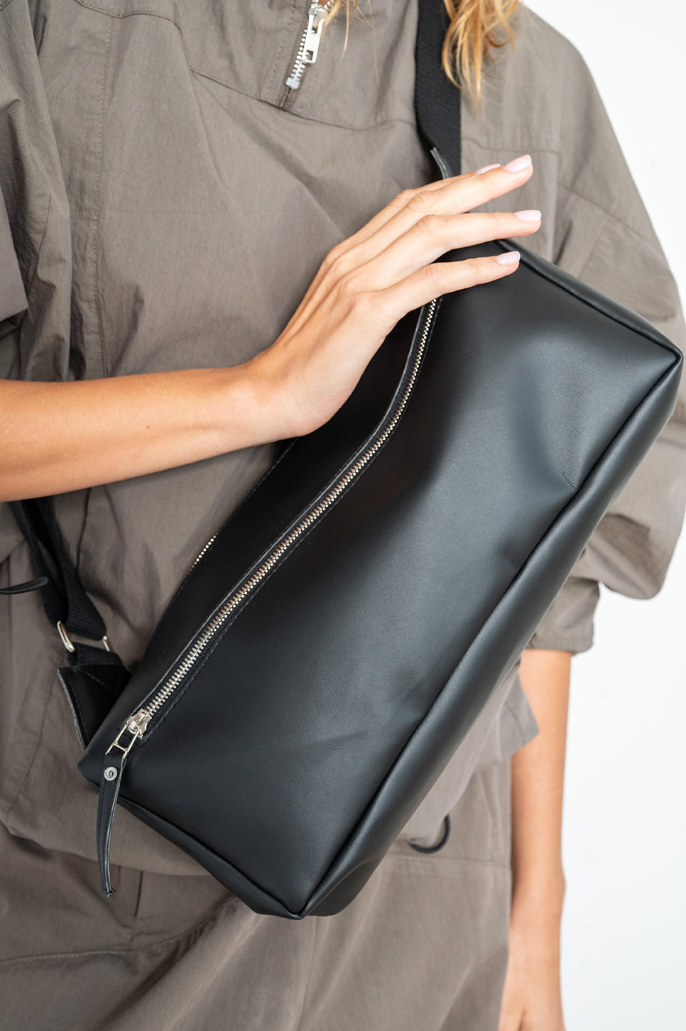 FRAME POUCH - דמוי עור שחור – On'nanoko